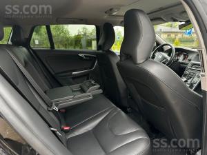 Melns Volvo V60 2016 Jelgava, ar dzinēja tilpumu 2.40 L un nobraukumu 0 tūkst. km par 12990 €, foto 14 vietnē AUTOMOTO.COM.LV