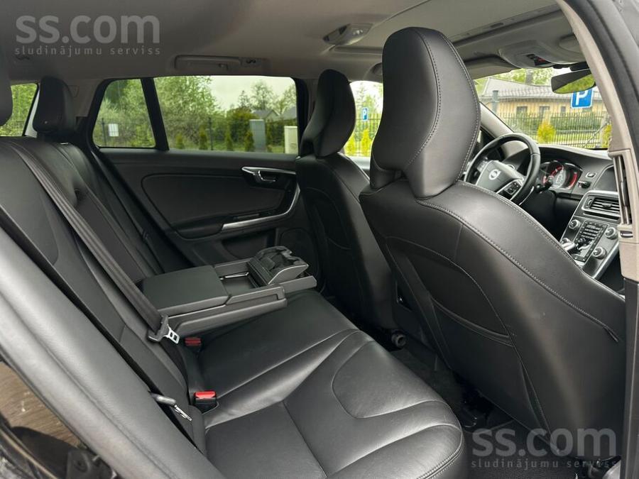 Melns Volvo V60 2016 Jelgava, ar dzinēja tilpumu 2.40 L un nobraukumu 0 tūkst. km par 12990 €, foto 14 vietnē AUTOMOTO.COM.LV
