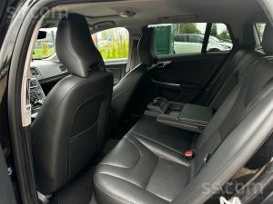 Melns Volvo V60 2016 Jelgava, ar dzinēja tilpumu 2.40 L un nobraukumu 0 tūkst. km par 12990 €, foto 16 vietnē AUTOMOTO.COM.LV
