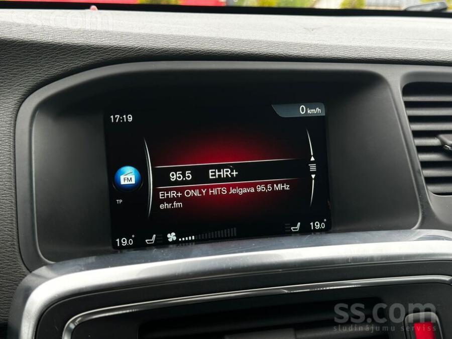 Melns Volvo V60 2016 Jelgava, ar dzinēja tilpumu 2.40 L un nobraukumu 0 tūkst. km par 12990 €, foto 20 vietnē AUTOMOTO.COM.LV