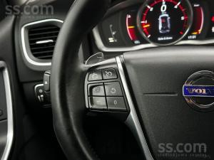 Melns Volvo V60 2016 Jelgava, ar dzinēja tilpumu 2.40 L un nobraukumu 0 tūkst. km par 12990 €, foto 29 vietnē AUTOMOTO.COM.LV
