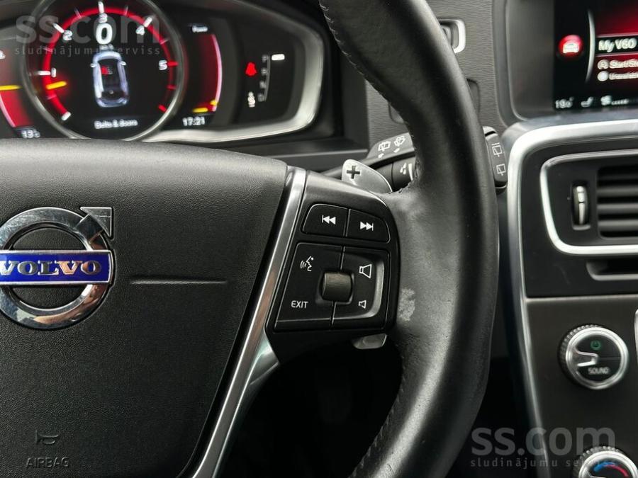 Melns Volvo V60 2016 Jelgava, ar dzinēja tilpumu 2.40 L un nobraukumu 0 tūkst. km par 12990 €, foto 30 vietnē AUTOMOTO.COM.LV