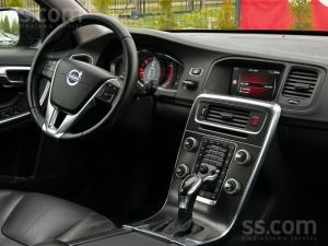 Melns Volvo V60 2016 Jelgava, ar dzinēja tilpumu 2.40 L un nobraukumu 0 tūkst. km par 12990 €, foto 32 vietnē AUTOMOTO.COM.LV