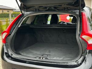 Melns Volvo V60 2016 Jelgava, ar dzinēja tilpumu 2.40 L un nobraukumu 0 tūkst. km par 12990 €, foto 33 vietnē AUTOMOTO.COM.LV