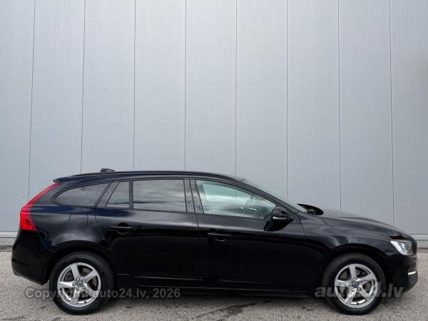 Melns Volvo V60 2016 Tartu, ar dzinēja tilpumu 2.00 L un nobraukumu 202 tūkst. km par 7499 €, foto 5 vietnē AUTOMOTO.COM.LV