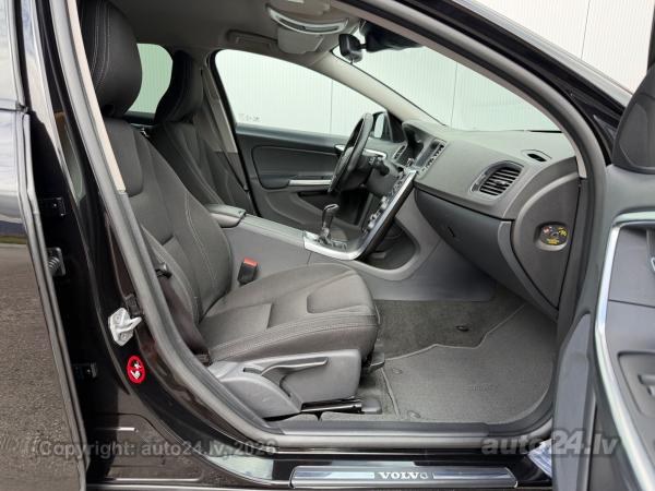 Melns Volvo V60 2016 Tartu, ar dzinēja tilpumu 2.00 L un nobraukumu 202 tūkst. km par 7499 €, foto 8 vietnē AUTOMOTO.COM.LV