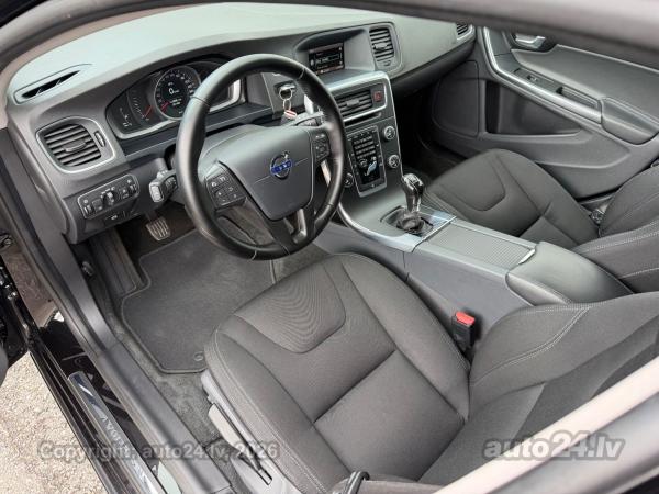 Black Volvo V60 2016 in Tartu, with an engine capacity of 2.00 L and mileage of 202 thousand km for 7499 €, photo 9 on AUTOMOTO.COM.LV