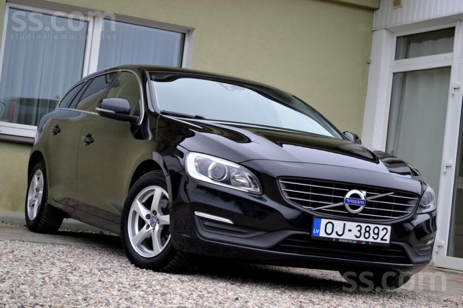 Melns Volvo V60 2016 Tukums, ar dzinēja tilpumu 2.00 L un nobraukumu 325 tūkst. km par 6790 €, foto 3 vietnē AUTOMOTO.COM.LV