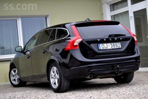 Melns Volvo V60 2016 Tukums, ar dzinēja tilpumu 2.00 L un nobraukumu 325 tūkst. km par 6790 €, foto 5 vietnē AUTOMOTO.COM.LV