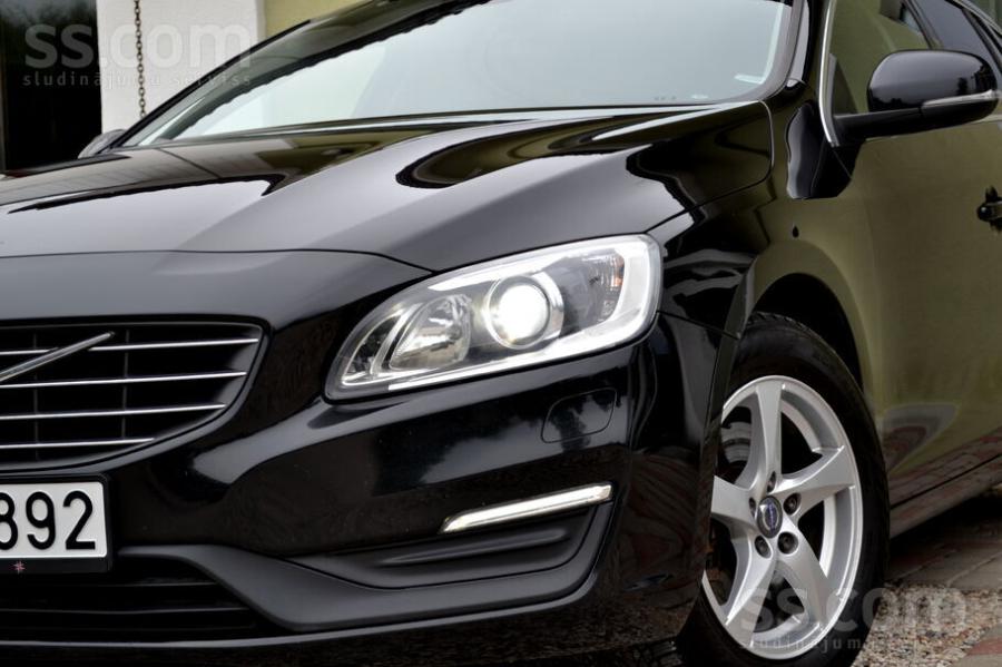 Melns Volvo V60 2016 Tukums, ar dzinēja tilpumu 2.00 L un nobraukumu 325 tūkst. km par 6790 €, foto 6 vietnē AUTOMOTO.COM.LV