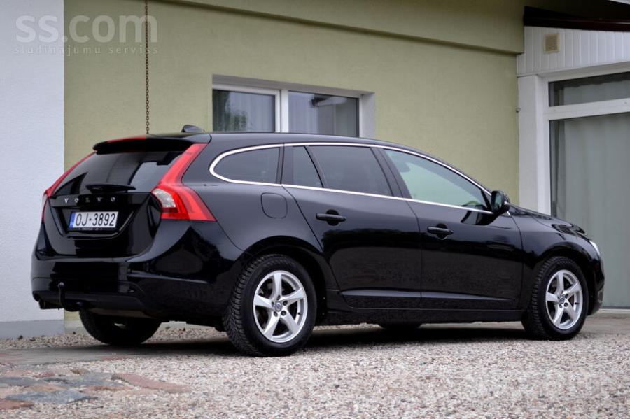 Melns Volvo V60 2016 Tukums, ar dzinēja tilpumu 2.00 L un nobraukumu 325 tūkst. km par 6790 €, foto 9 vietnē AUTOMOTO.COM.LV