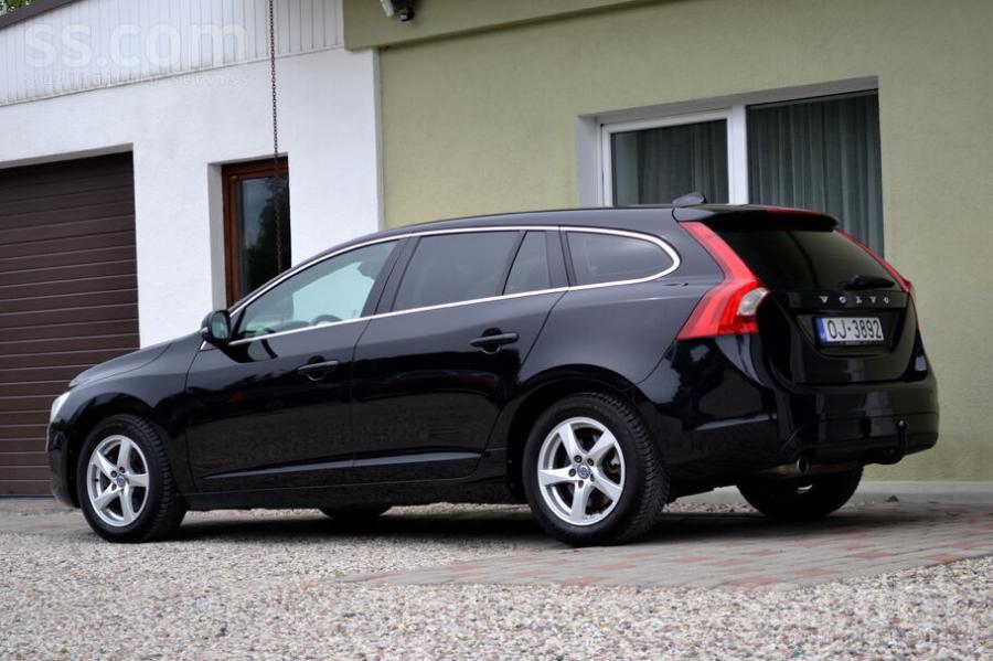 Melns Volvo V60 2016 Tukums, ar dzinēja tilpumu 2.00 L un nobraukumu 325 tūkst. km par 6790 €, foto 10 vietnē AUTOMOTO.COM.LV