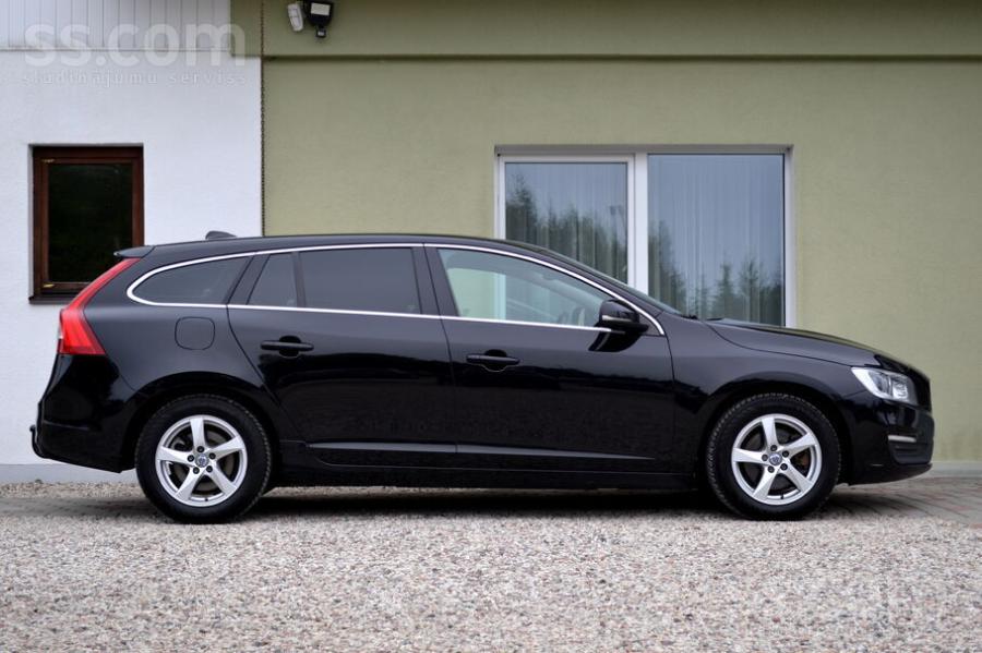 Melns Volvo V60 2016 Tukums, ar dzinēja tilpumu 2.00 L un nobraukumu 325 tūkst. km par 6790 €, foto 12 vietnē AUTOMOTO.COM.LV