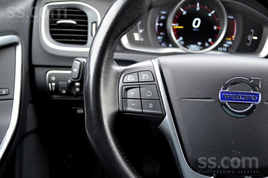 Melns Volvo V60 2016 Tukums, ar dzinēja tilpumu 2.00 L un nobraukumu 325 tūkst. km par 6790 €, foto 22 vietnē AUTOMOTO.COM.LV