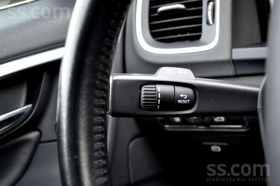 Melns Volvo V60 2016 Tukums, ar dzinēja tilpumu 2.00 L un nobraukumu 325 tūkst. km par 6790 €, foto 23 vietnē AUTOMOTO.COM.LV