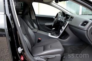 Melns Volvo V60 2016 Tukums, ar dzinēja tilpumu 2.00 L un nobraukumu 325 tūkst. km par 6790 €, foto 25 vietnē AUTOMOTO.COM.LV