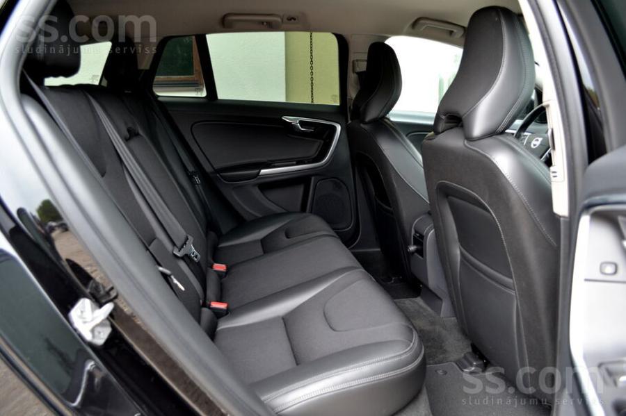 Melns Volvo V60 2016 Tukums, ar dzinēja tilpumu 2.00 L un nobraukumu 325 tūkst. km par 6790 €, foto 27 vietnē AUTOMOTO.COM.LV