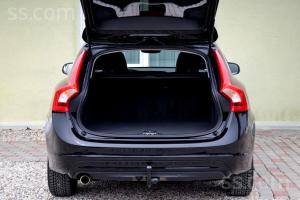 Melns Volvo V60 2016 Tukums, ar dzinēja tilpumu 2.00 L un nobraukumu 325 tūkst. km par 6790 €, foto 28 vietnē AUTOMOTO.COM.LV