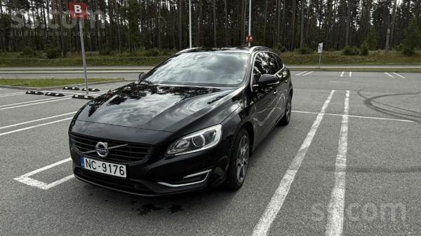 Melns Volvo V60 2016 Rīga, ar dzinēja tilpumu 2.00 L un nobraukumu 252 tūkst. km par 7800 €, foto 1 vietnē AUTOMOTO.COM.LV