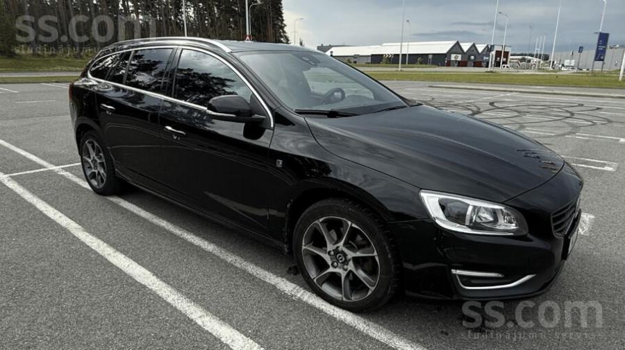 Melns Volvo V60 2016 Rīga, ar dzinēja tilpumu 2.00 L un nobraukumu 252 tūkst. km par 7800 €, foto 3 vietnē AUTOMOTO.COM.LV