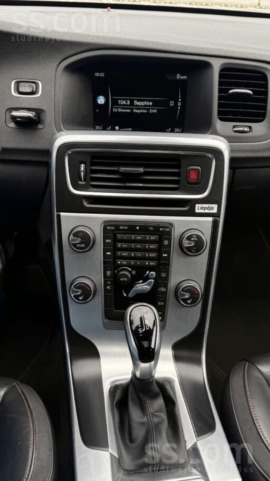 Melns Volvo V60 2016 Rīga, ar dzinēja tilpumu 2.00 L un nobraukumu 252 tūkst. km par 7800 €, foto 8 vietnē AUTOMOTO.COM.LV