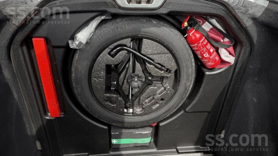 Melns Volvo V60 2016 Rīga, ar dzinēja tilpumu 2.00 L un nobraukumu 252 tūkst. km par 7800 €, foto 10 vietnē AUTOMOTO.COM.LV