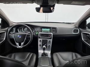 Melns Volvo V60 2016 Rīga, ar dzinēja tilpumu 2.00 L un nobraukumu 288 tūkst. km par 6950 €, foto 8 vietnē AUTOMOTO.COM.LV