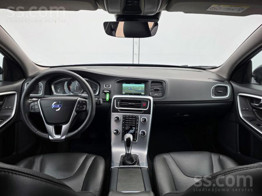 Melns Volvo V60 2016 Rīga, ar dzinēja tilpumu 2.00 L un nobraukumu 288 tūkst. km par 6950 €, foto 8 vietnē AUTOMOTO.COM.LV