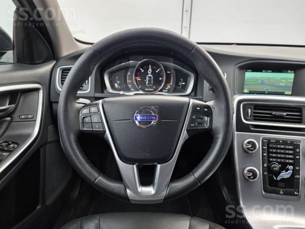 Melns Volvo V60 2016 Rīga, ar dzinēja tilpumu 2.00 L un nobraukumu 288 tūkst. km par 6950 €, foto 8 vietnē AUTOMOTO.COM.LV