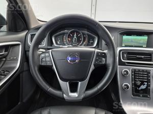 Melns Volvo V60 2016 Rīga, ar dzinēja tilpumu 2.00 L un nobraukumu 288 tūkst. km par 6950 €, foto 9 vietnē AUTOMOTO.COM.LV