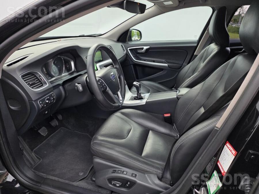 Melns Volvo V60 2016 Rīga, ar dzinēja tilpumu 2.00 L un nobraukumu 288 tūkst. km par 6950 €, foto 15 vietnē AUTOMOTO.COM.LV
