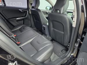 Melns Volvo V60 2016 Rīga, ar dzinēja tilpumu 2.00 L un nobraukumu 288 tūkst. km par 6950 €, foto 18 vietnē AUTOMOTO.COM.LV