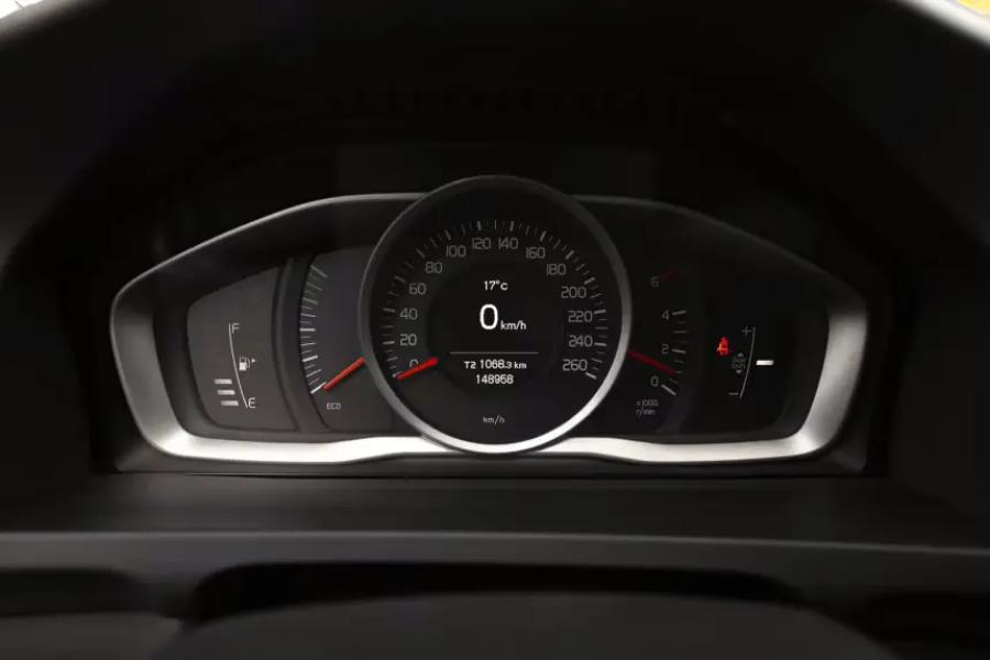 Черный Вольво B60 2016 в Елгава, объемом двигателя 2.00 л и пробегом 149 тыс. км за 7000 €, фото 8 на AUTOMOTO.COM.LV
