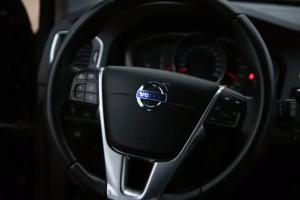 Черный Вольво B60 2016 в Рига, объемом двигателя 2.00 л и пробегом 298 тыс. км за 6990 €, фото 10 на AUTOMOTO.COM.LV