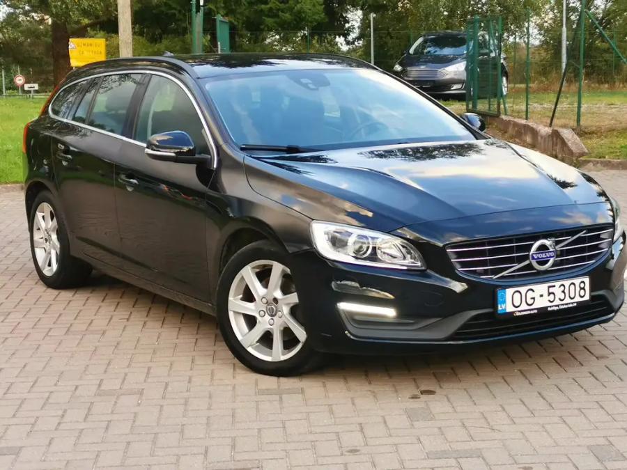 Melns Volvo V60 2016 Kuldīga, ar dzinēja tilpumu 2.00 L un nobraukumu 294 tūkst. km par 8300 €, foto 4 vietnē AUTOMOTO.COM.LV