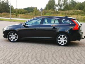 Melns Volvo V60 2016 Kuldīga, ar dzinēja tilpumu 2.00 L un nobraukumu 294 tūkst. km par 8300 €, foto 5 vietnē AUTOMOTO.COM.LV