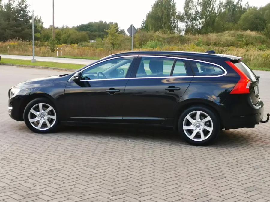 Melns Volvo V60 2016 Kuldīga, ar dzinēja tilpumu 2.00 L un nobraukumu 294 tūkst. km par 8300 €, foto 5 vietnē AUTOMOTO.COM.LV