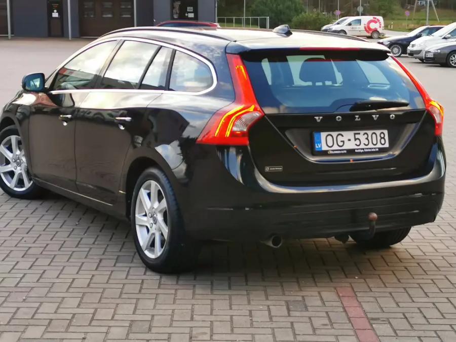 Melns Volvo V60 2016 Kuldīga, ar dzinēja tilpumu 2.00 L un nobraukumu 294 tūkst. km par 8300 €, foto 6 vietnē AUTOMOTO.COM.LV