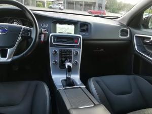 Melns Volvo V60 2016 Kuldīga, ar dzinēja tilpumu 2.00 L un nobraukumu 294 tūkst. km par 8300 €, foto 9 vietnē AUTOMOTO.COM.LV