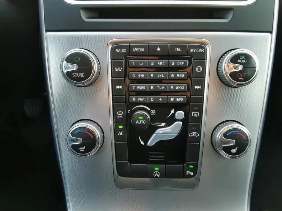Melns Volvo V60 2016 Kuldīga, ar dzinēja tilpumu 2.00 L un nobraukumu 294 tūkst. km par 8300 €, foto 19 vietnē AUTOMOTO.COM.LV