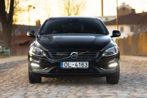 Черный Вольво B60 2016 в Елгава, объемом двигателя 2.40 л и пробегом 175 тыс. км за 14500 €, фото 4 на AUTOMOTO.COM.LV