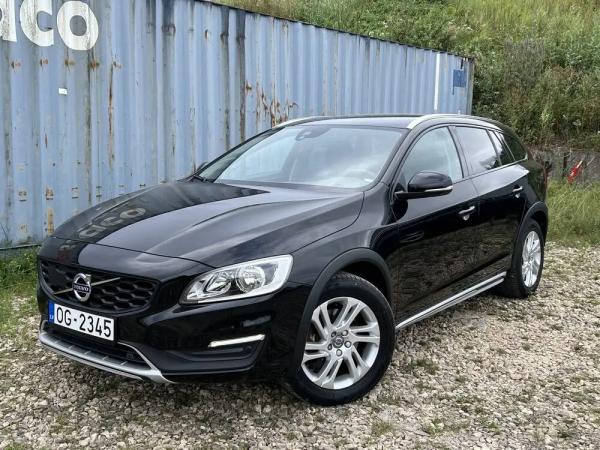 Black Volvo V60 2016 in Riga, with an engine capacity of 2.00 L and mileage of 176 thousand km for 13995 €, photo 3 on AUTOMOTO.COM.LV