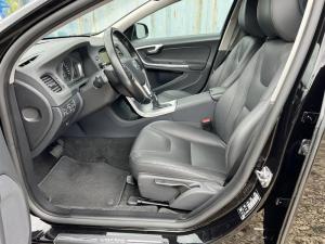 Melns Volvo V60 2016 Rīga, ar dzinēja tilpumu 2.00 L un nobraukumu 176 tūkst. km par 13995 €, foto 12 vietnē AUTOMOTO.COM.LV