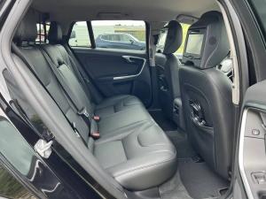 Melns Volvo V60 2016 Rīga, ar dzinēja tilpumu 2.00 L un nobraukumu 176 tūkst. km par 13995 €, foto 14 vietnē AUTOMOTO.COM.LV