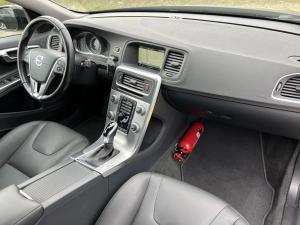 Melns Volvo V60 2016 Rīga, ar dzinēja tilpumu 2.00 L un nobraukumu 176 tūkst. km par 13995 €, foto 16 vietnē AUTOMOTO.COM.LV