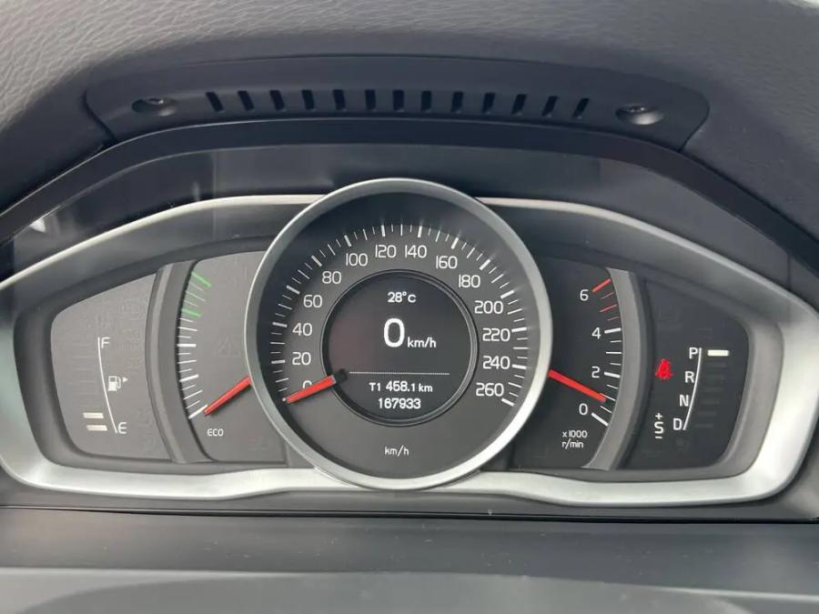 Melns Volvo V60 2016 Rīga, ar dzinēja tilpumu 2.00 L un nobraukumu 176 tūkst. km par 13995 €, foto 19 vietnē AUTOMOTO.COM.LV