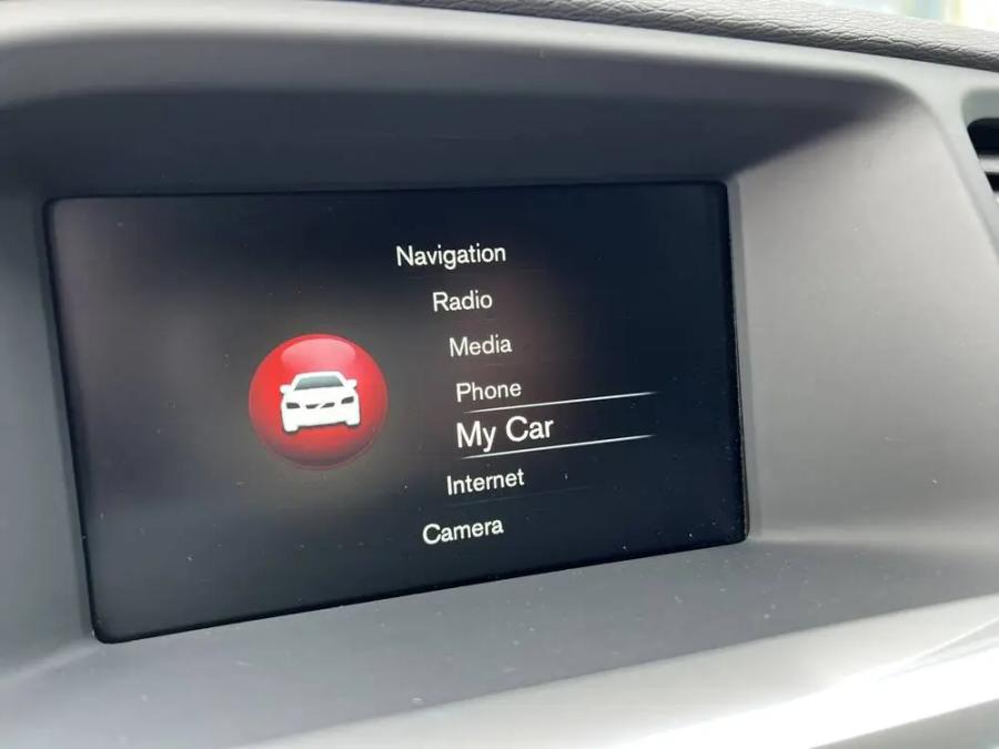 Melns Volvo V60 2016 Rīga, ar dzinēja tilpumu 2.00 L un nobraukumu 176 tūkst. km par 13995 €, foto 23 vietnē AUTOMOTO.COM.LV