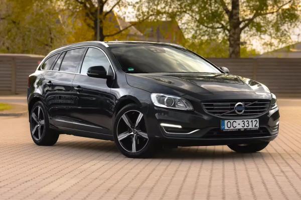Melns Volvo V60 2016 Jelgava, ar dzinēja tilpumu 2.00 L un nobraukumu 232 tūkst. km par 12500 €, foto 2 vietnē AUTOMOTO.COM.LV