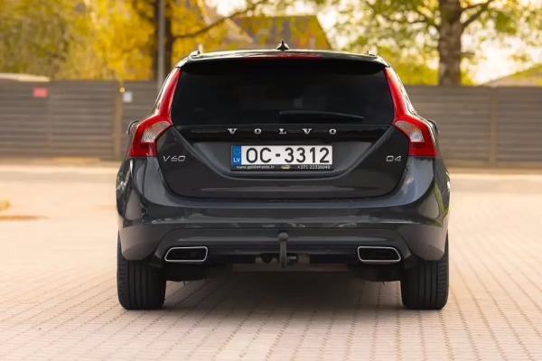 Melns Volvo V60 2016 Jelgava, ar dzinēja tilpumu 2.00 L un nobraukumu 232 tūkst. km par 12500 €, foto 6 vietnē AUTOMOTO.COM.LV