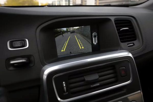 Melns Volvo V60 2016 Jelgava, ar dzinēja tilpumu 2.00 L un nobraukumu 232 tūkst. km par 12500 €, foto 10 vietnē AUTOMOTO.COM.LV